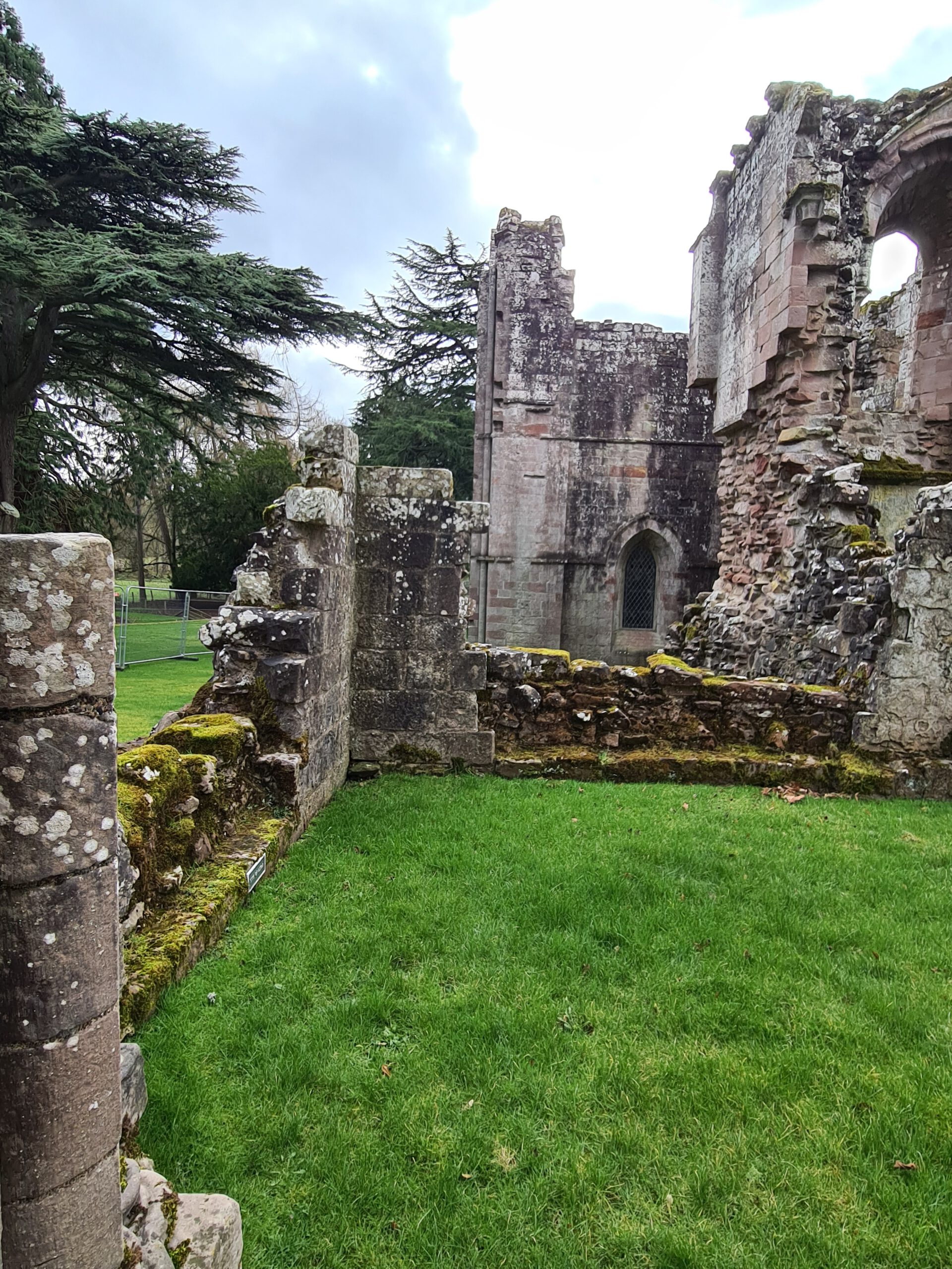 Dryburgh Abbey – A scottish World